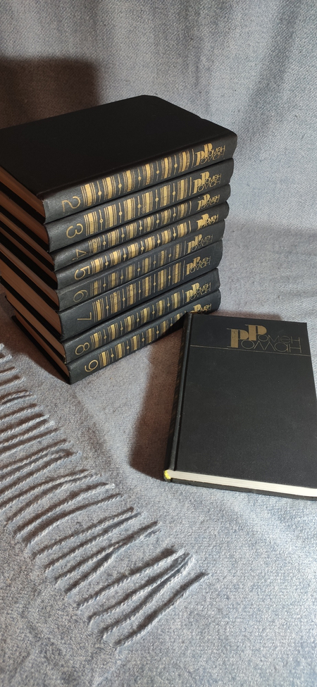 Книги. Продаю очень много книг