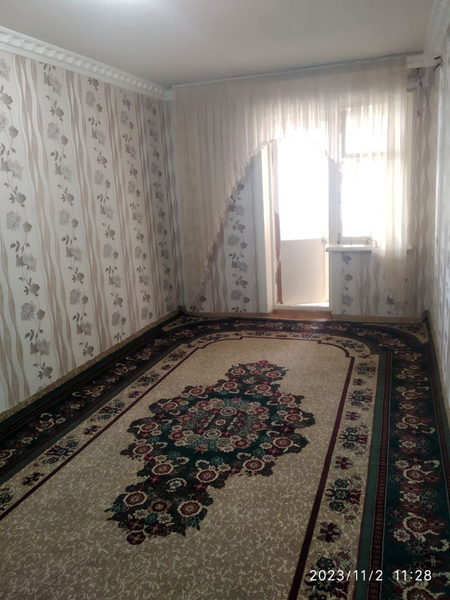 Срочно продается 1-комнатная, переделанная в 2х, 4 этажного дома