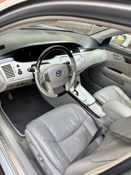 Продается Toyota AVALON