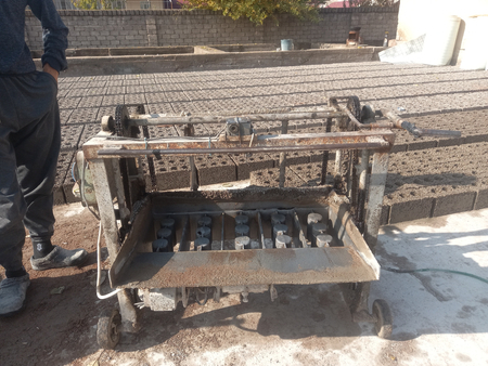 Shlakablok qolib sotladi