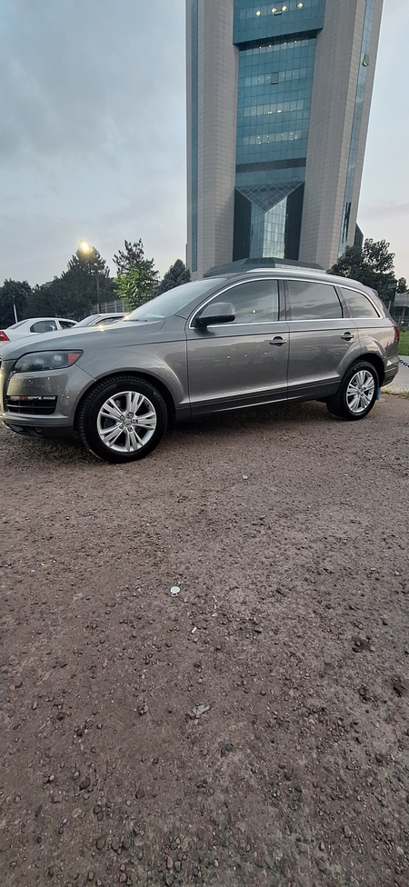Audi Q 7  2010 Yil