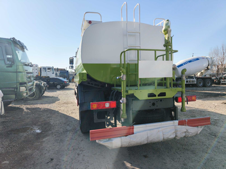 Водовоз Shacman 4х2 (15 куб)