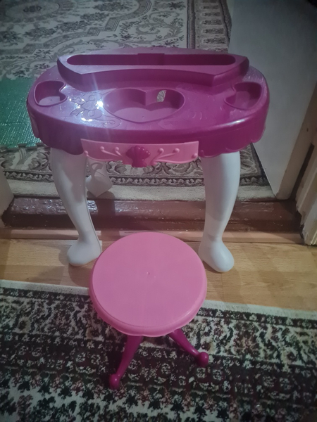 Продаётся детская обувь и игрушки