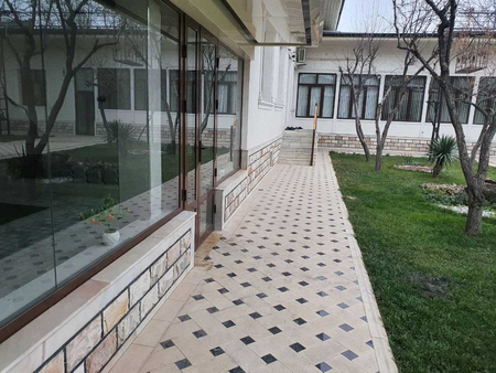 Nazarbek 8 sotix katta oila uchun ajoyib uyni sotaman.