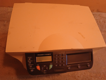 PHASER 3100 MFP SOTILADI ishlidi orarada qogoz tiqilib qoladi