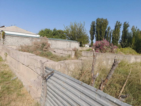 Beton bloklar va 5 dona plita