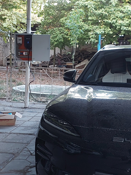 Elektro mobil zaryadka ustanovka