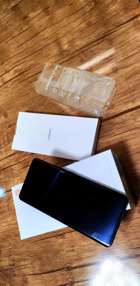 Xiaomi 13 lite 256 GB srochna sotiladi