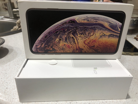 Коробка от iPhone XS-maks