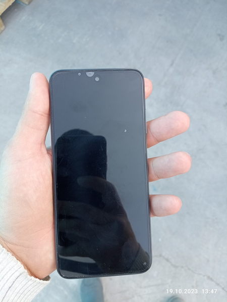 Продам mi note 11 в хорошем состоянии коробка документ