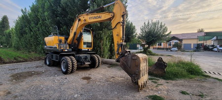 HYUNDAI 140 Kaminist mator