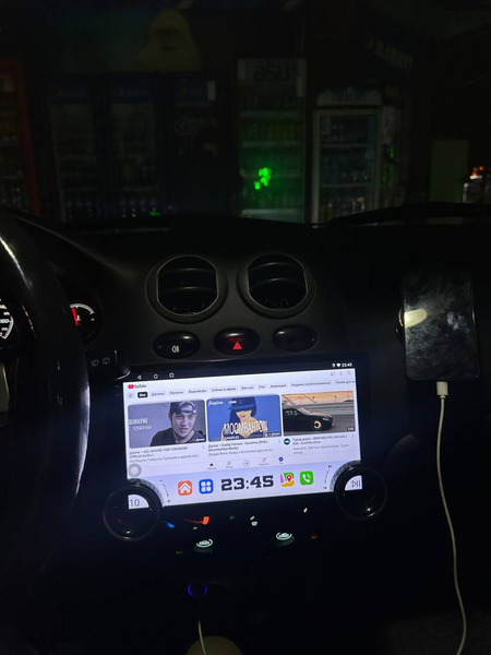 Manitor matiz ramka bilan