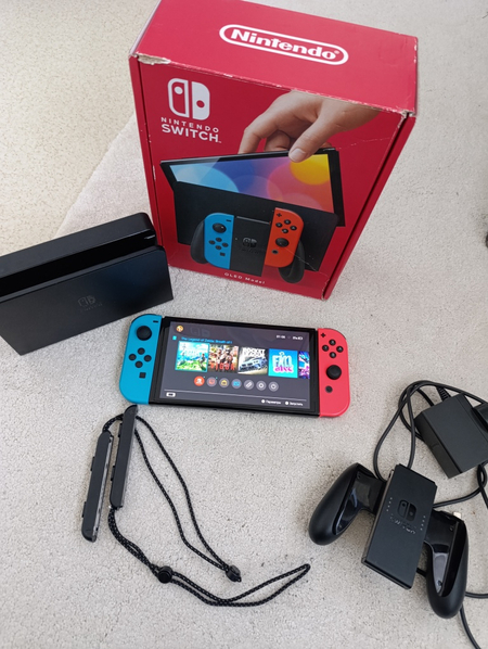 Nintendo switch oled + 2 картриджа