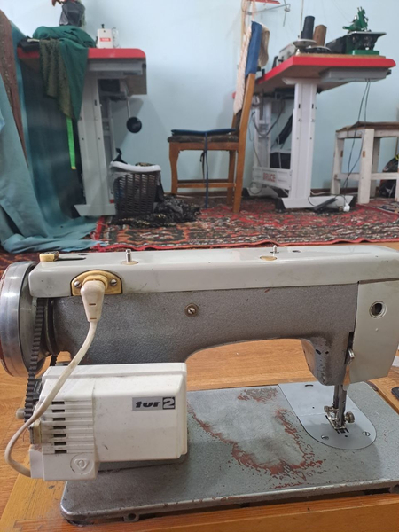 2 ta mashinka sotiladi Tikuv mashinkasi
