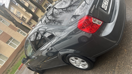 Chevrolet Gentra мокрый асфальт 2018