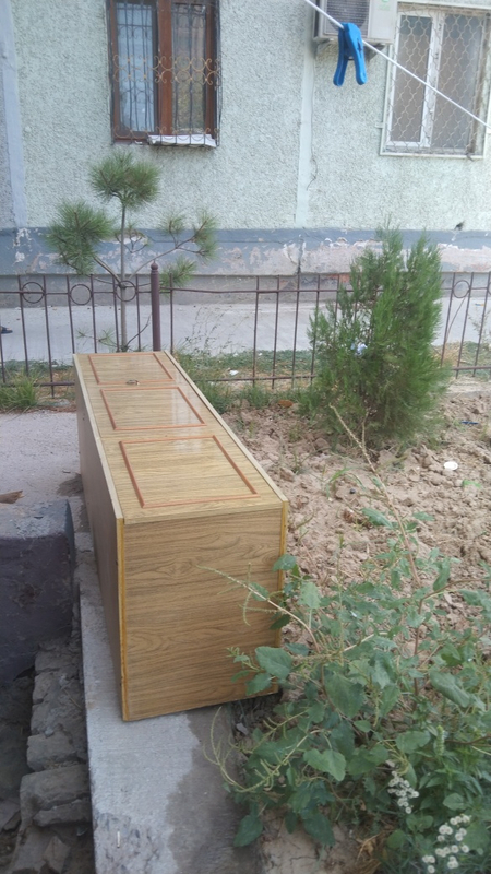 Shikaf kiyim ilgich 3 ta eshikli tepa alohida qóyiladi hali yiğilmagan