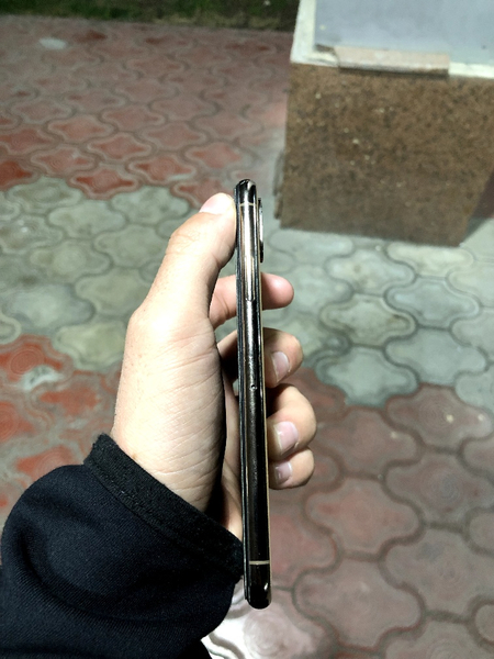 iPhone xs sotiladi
