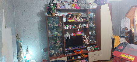 Продаётся стенка в хорошем состоянии ориентир Чиланзарское РОВД