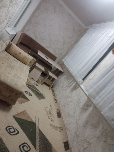 Юнусобод Универсам 1комнатная галерейка дом 35квм 2етаж вдол дороги