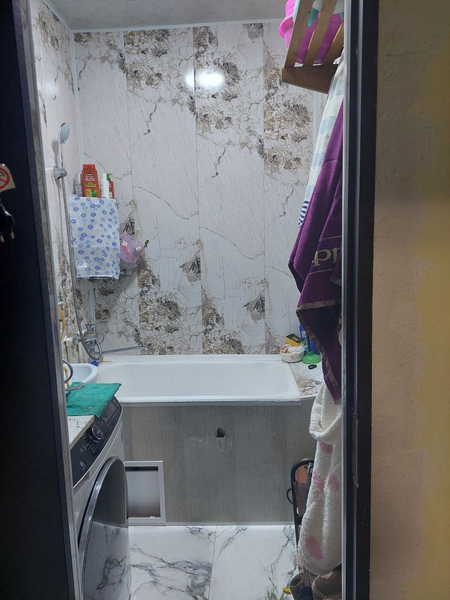 1комнатный кв в бывшей общежитие.