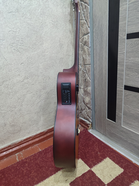 Ekvalazer 40 razmerli gitara, yangi hali ishlatilmagan 2024 yil.