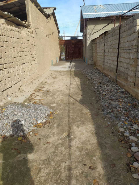 Uy sotiladi Toshmi postidan 5 km kiganda ATPda yol yuzida