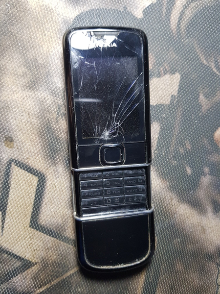 nokia 8800e-1 sotiladi.