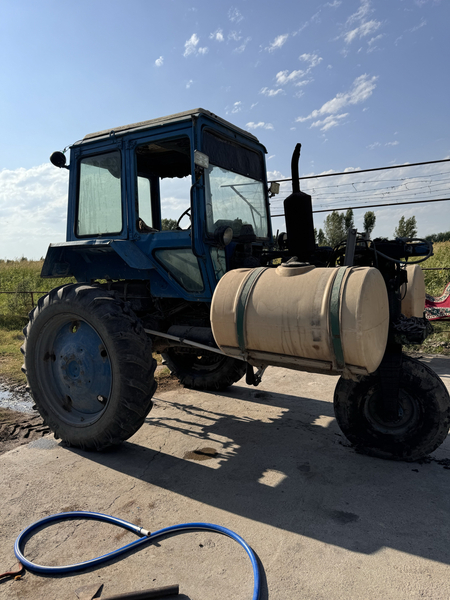 Traktor teleshkasi bilan birga komplekt