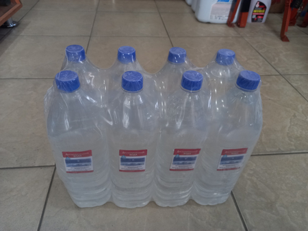 Баклашки и дистиллированная вода