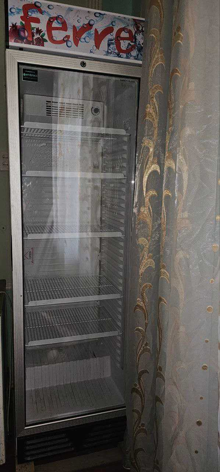 Холодильник продаётся  срочно