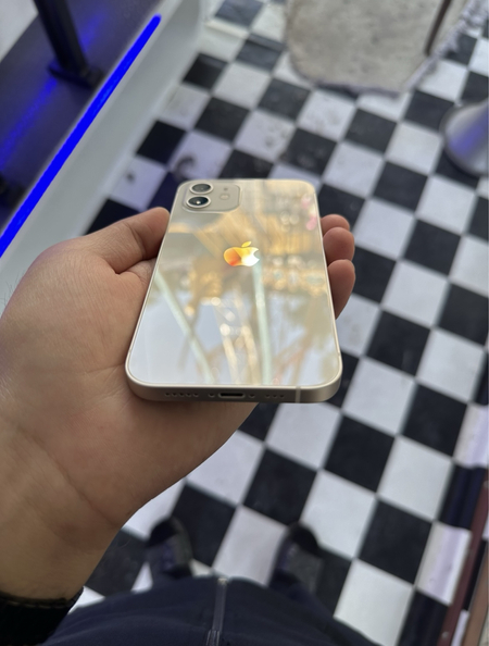 Iphone 12        .