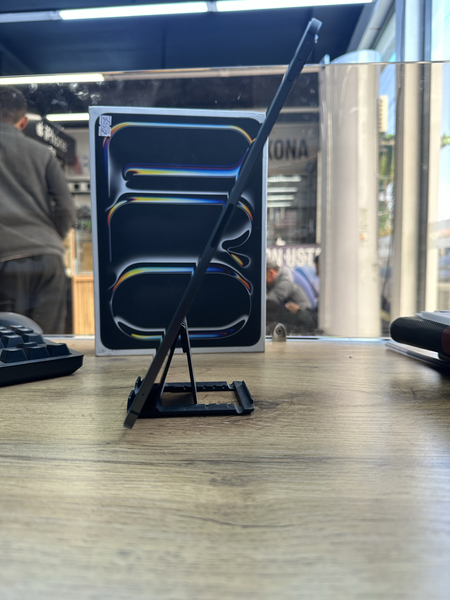 iPad Pro m4 256/sim kartali