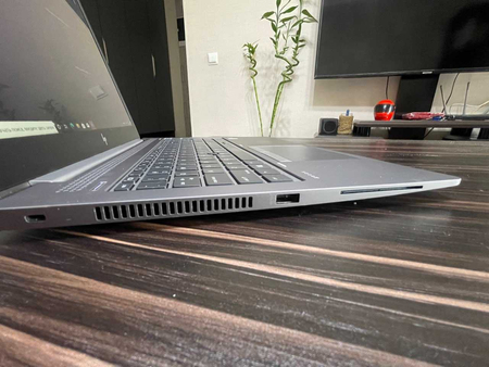 HP ZBook 15 Intel Core i7-8665U озу16гб 256ssd AMD Radeon Pro WX3200