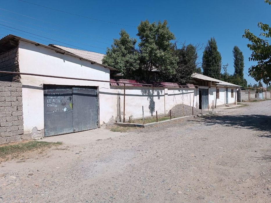 Дом угловой. 16 соток. Сурум махалла. Вода, газ, эл.энергия.
