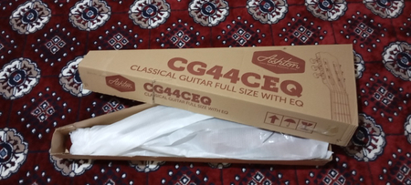 Gitara sotiladi holati ideal ishlatilmagan