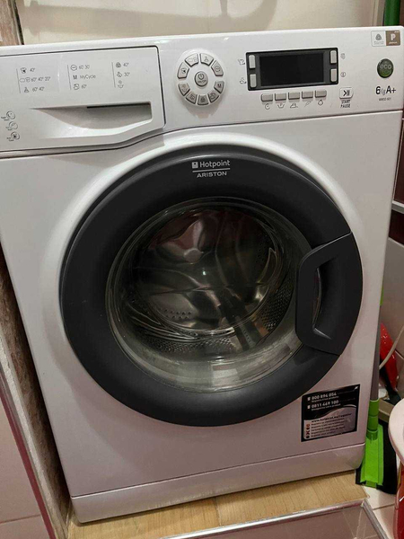 Стиральная машина Hotpoint-Ariston WMSD 601 в рабочем состоянии