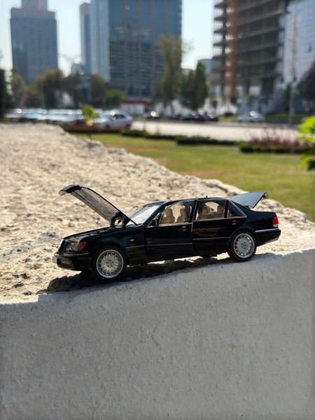 Игрушечная модель Mercedes-Benz W140 320SEL