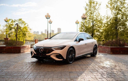 Mersedes-Benz EQE 350. To‘lov turi siz hohlagan usulda.