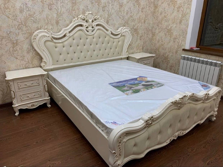 Eshiklar zinapoya va mebellar