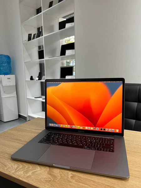 Продам MacBook Pro 2017 15-inch, Core-i7, 16GB OZU