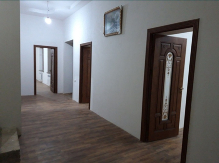 Hovli sotiladi uchastka