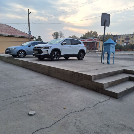 Chevrolet Tracker 2 2023 primer full pozitsiya sotiladi faqat naxtga