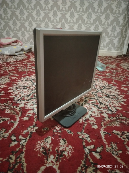 monitor sotiladi ishlab durubdi