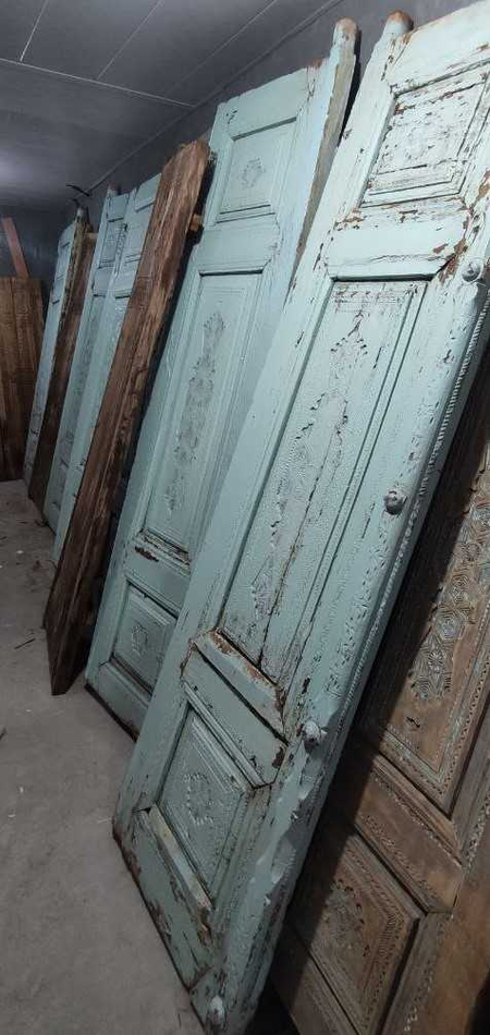 Продам резные старинные двери.