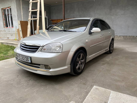 Ласетти 1.8 сотилади