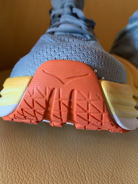 Лететь над землёй» - Hoka One One — французский бренд ультрасовременно