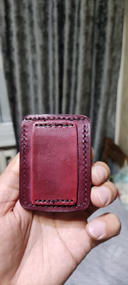 Кожаный чехол для бензиновых зажигалок форм фактором Zippo.