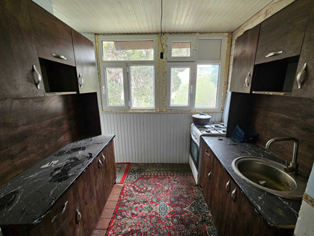 2 xonali 60m² 2-qavat uy sotiladi.