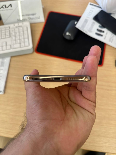 iPhone xs max gold
