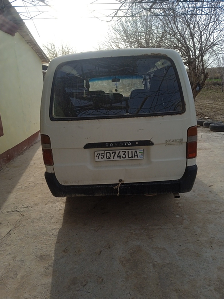 Toyota xeys  sotiladi